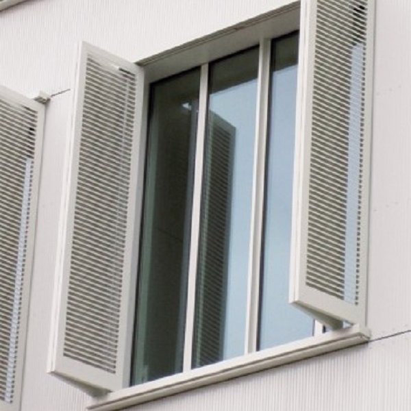 Persiennes métalliques coulissantes