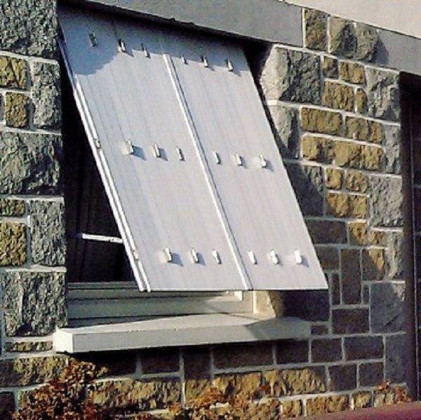 Persiennes PVC à projection